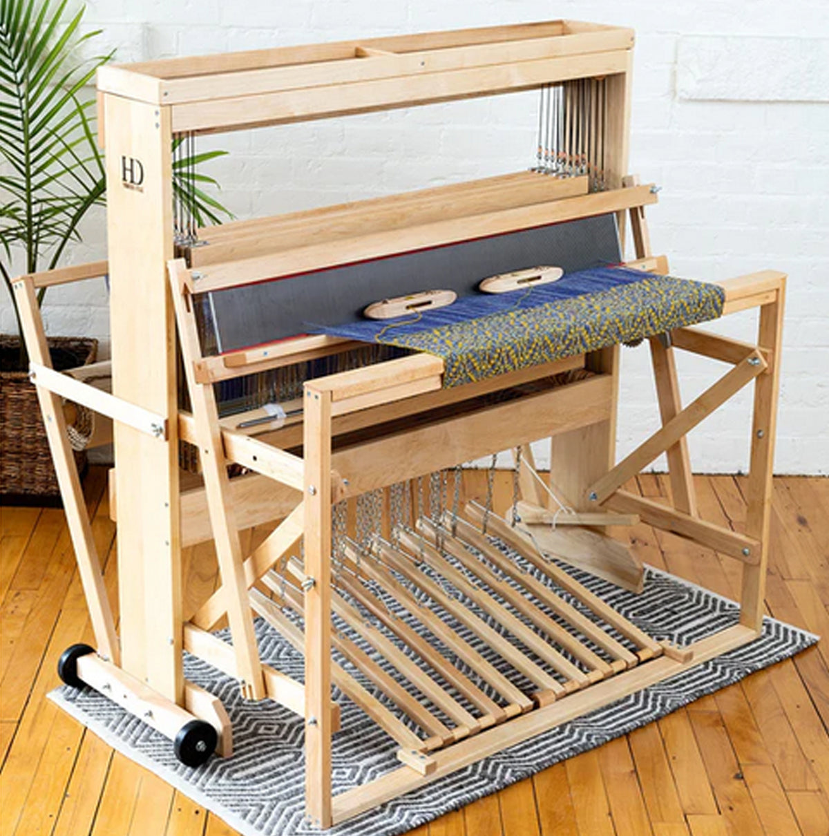 Harrisville Designs 8-shaft Floor Looms A8 and T8 | Tisse et File