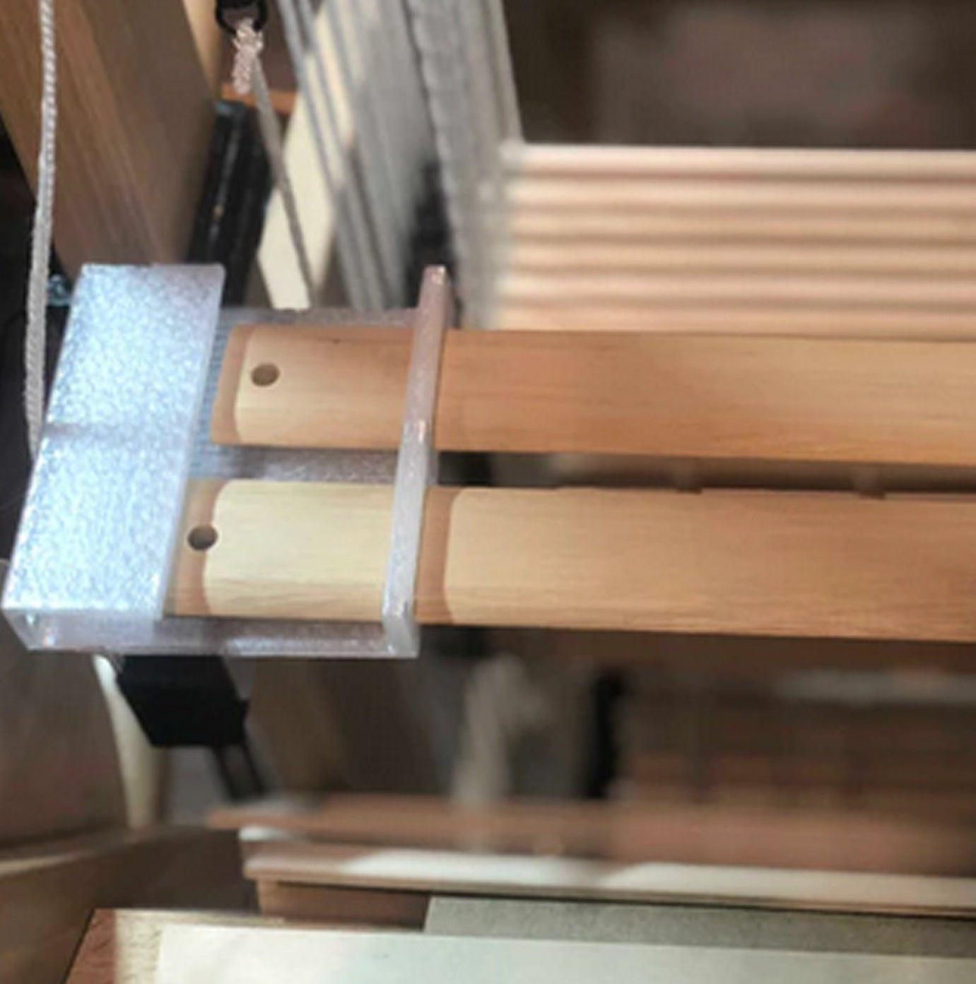 Helping Hands pour métiers Spring 1 ou Spring 2 de Louët — Tisse et File