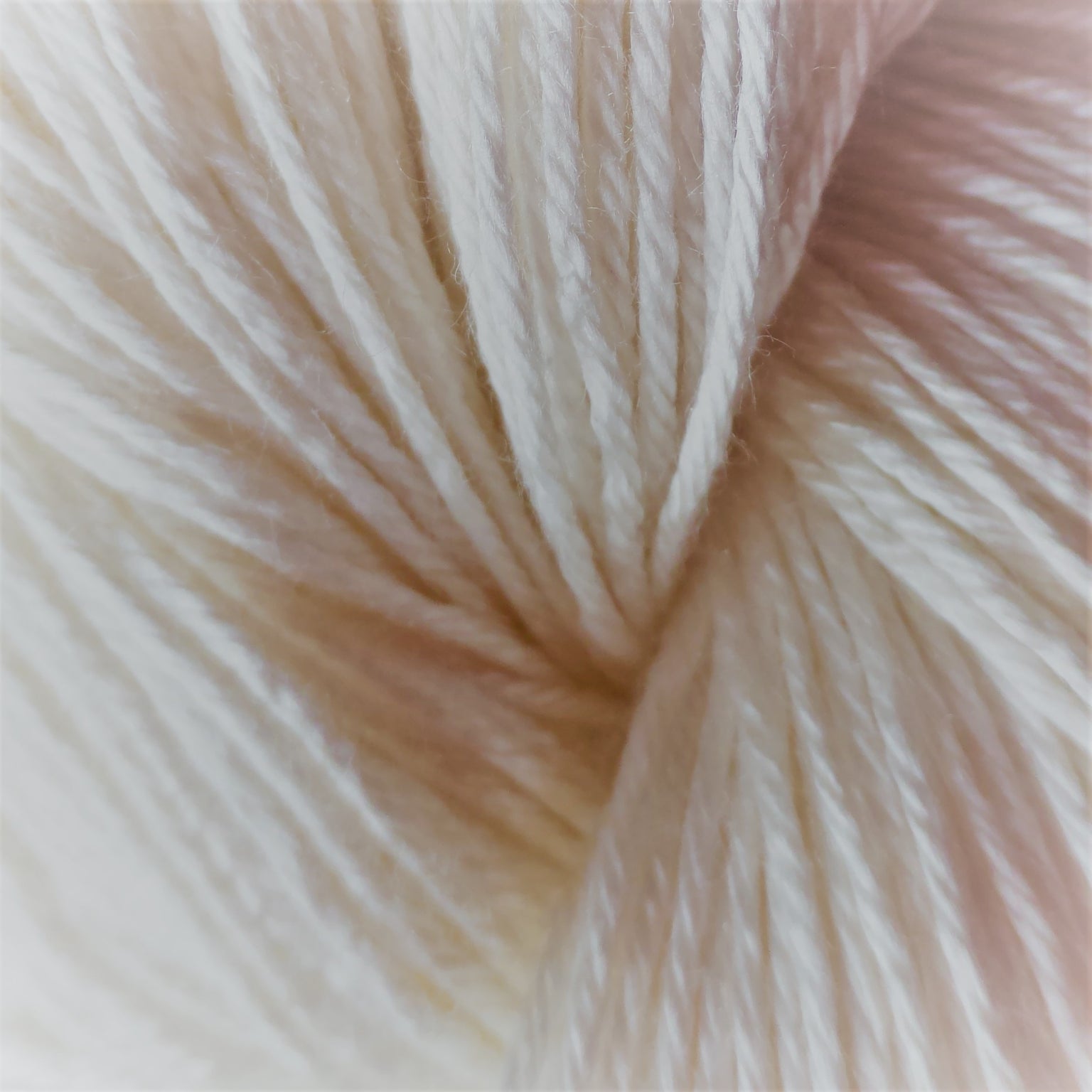 Fils de soie pour le tissage | Fins, brillants et élégants | Tisse et File