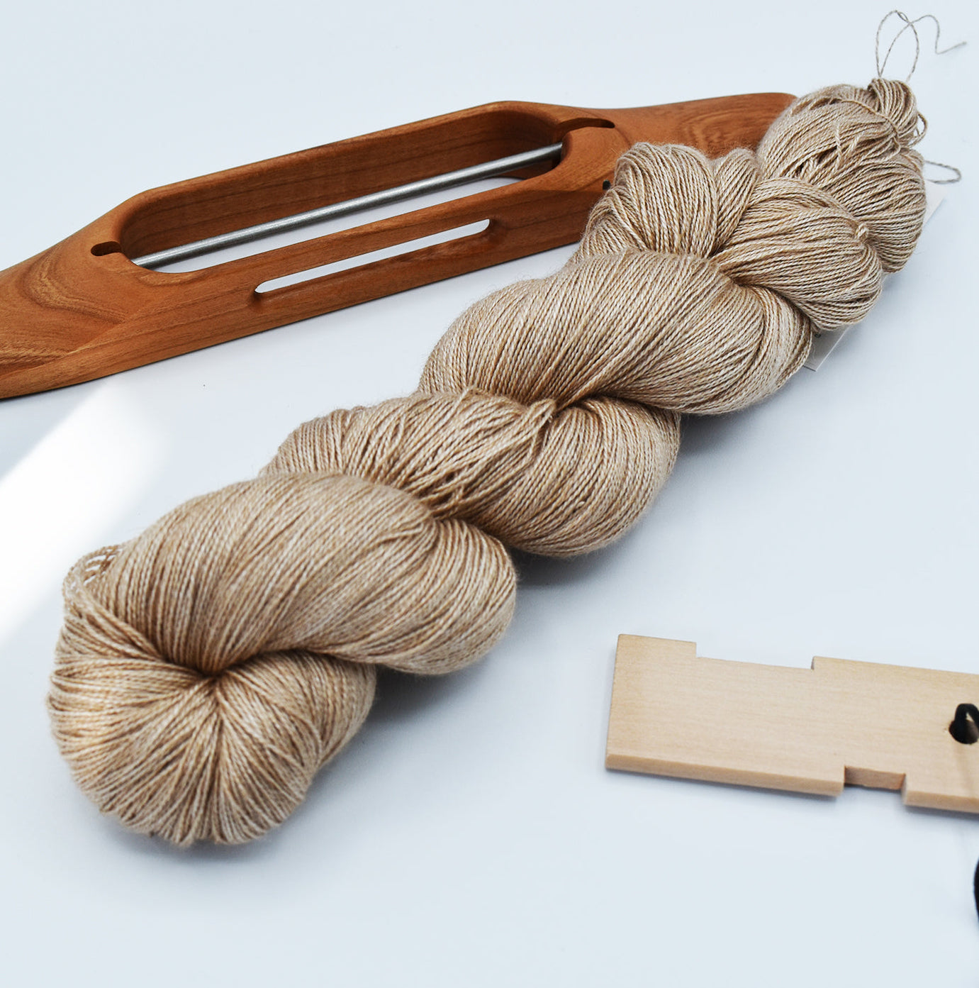 Mulberry silk and baby camel yarn for weaving – Tisse et File